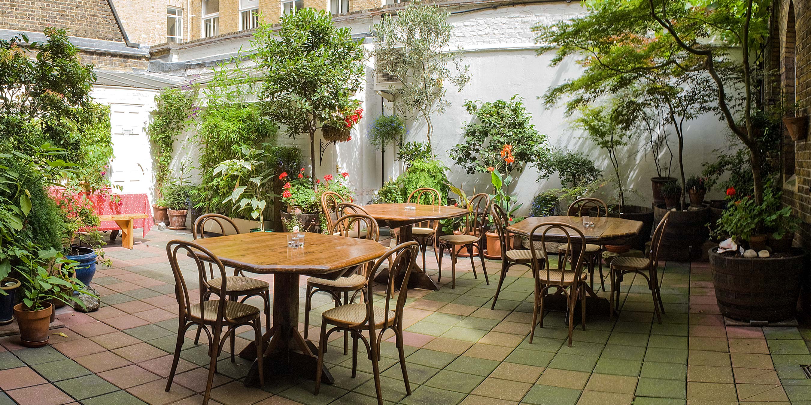 OCTOBER GALLERY: SPACE & VENUE HIRE, CENTRAL LONDON: GALLERY & COURTYARD